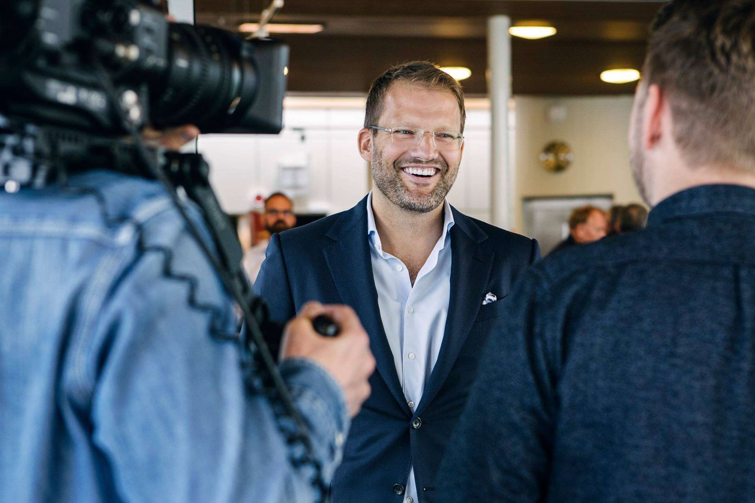 Töpuðu 70 milljörðum en borguðu forstjóranum 300 milljónir í laun og ...