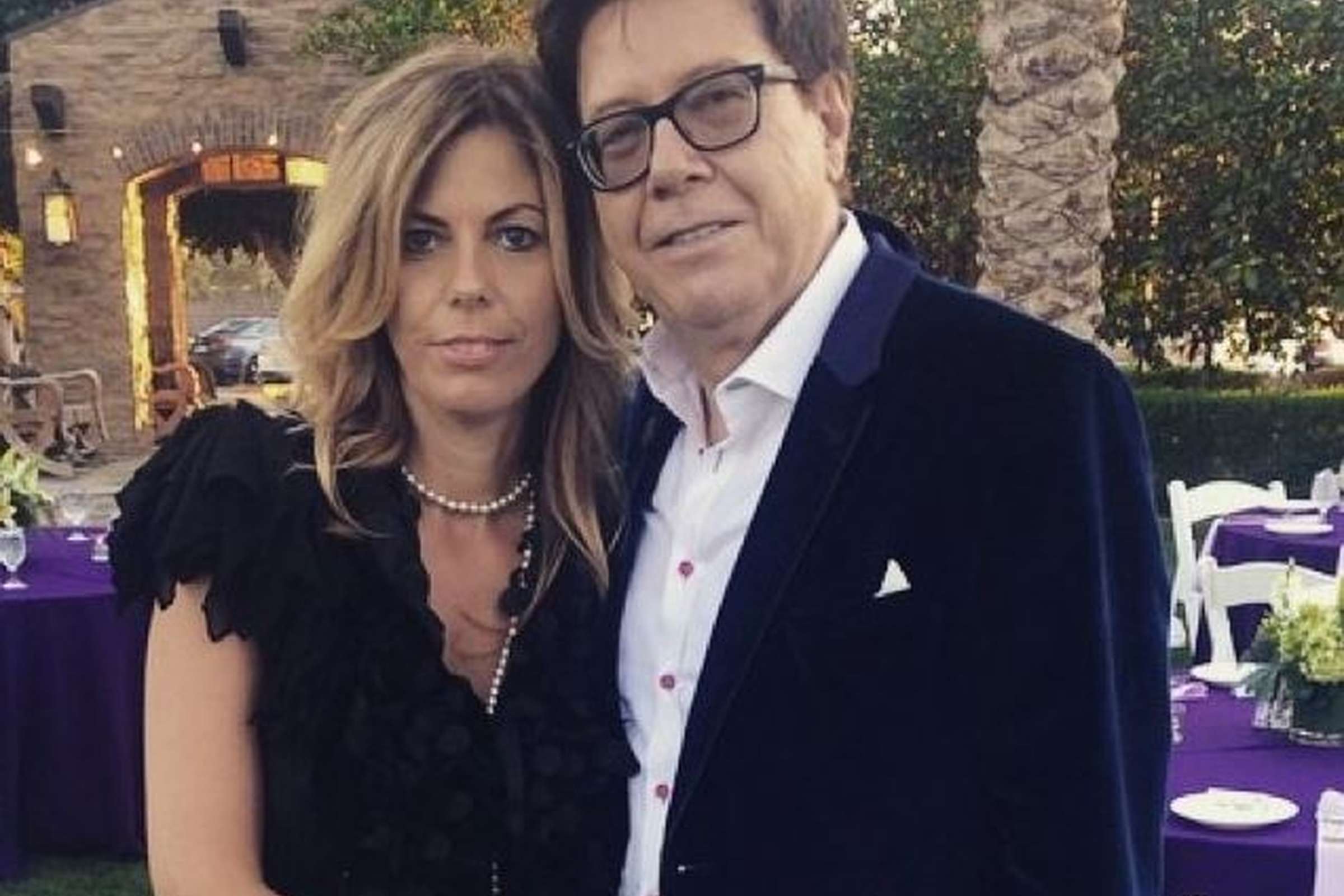 Jón Óttar skuldar 300 þúsund fyrir blómum á sama tíma og hann ...